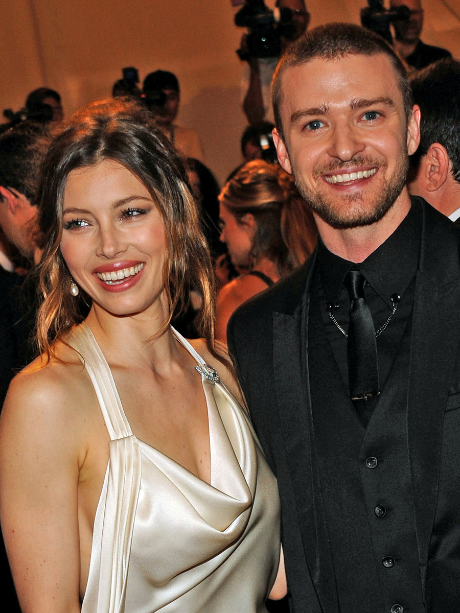 Justin Timberlake finally gets engaged to Jessica Biel - Designer Chair ...